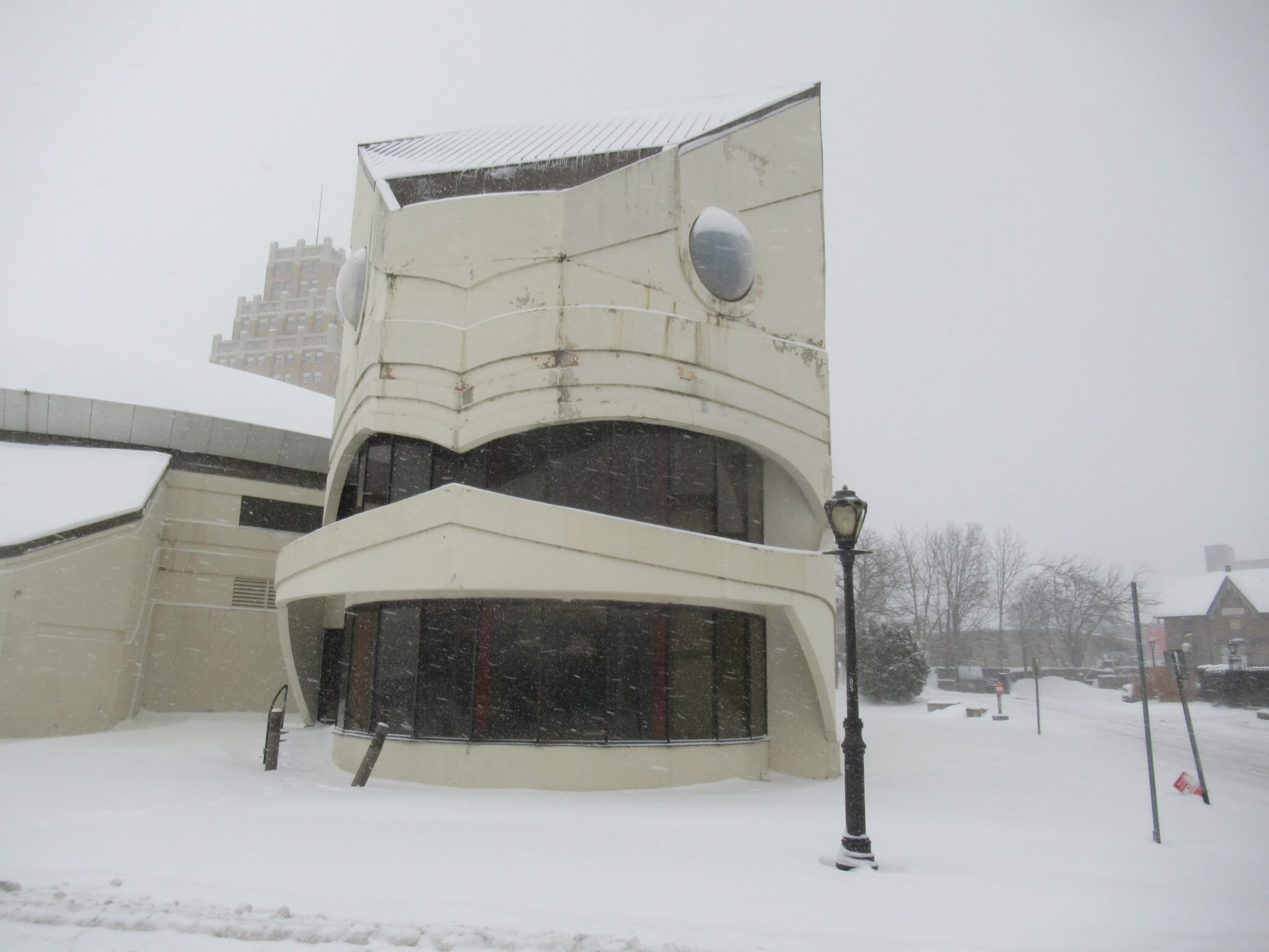 Concrete Controversy: Niagara's 'Turtle' Teeters on Historic ...